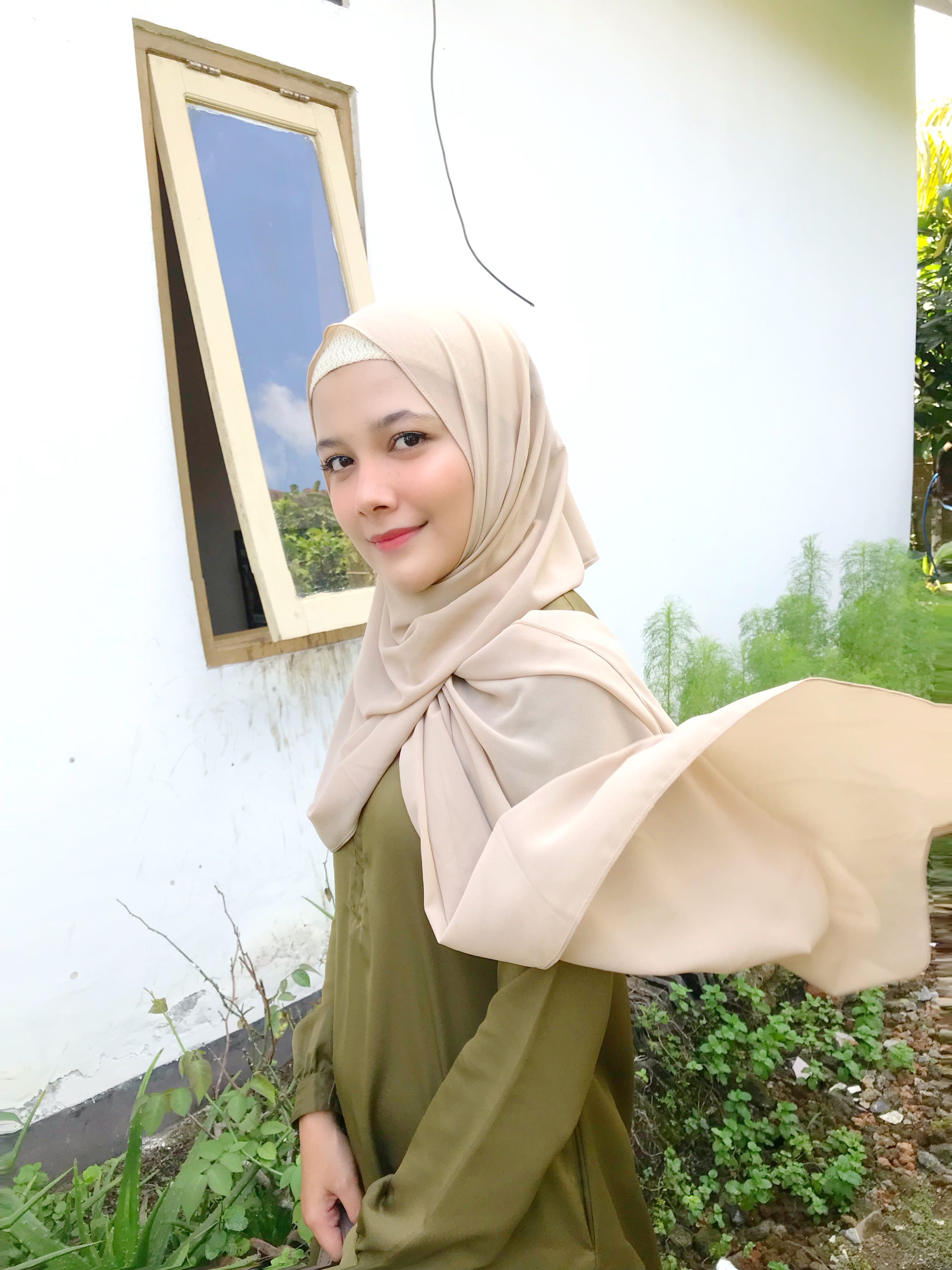 Instagram Influencer Spotlight On: Maya @Mayazfr - StarNgage